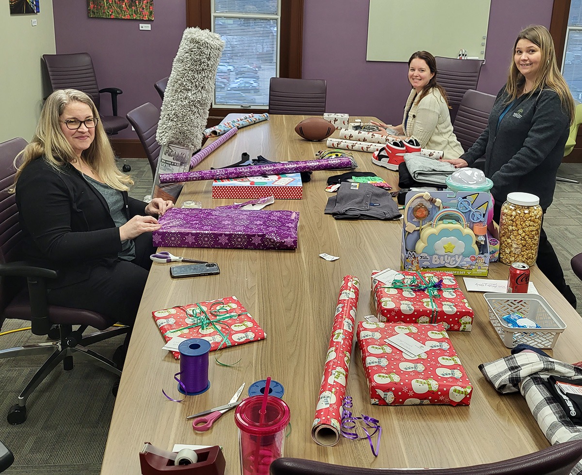 Kane County ROE Staff Gives Back During the Holiday Season – Kane ROE